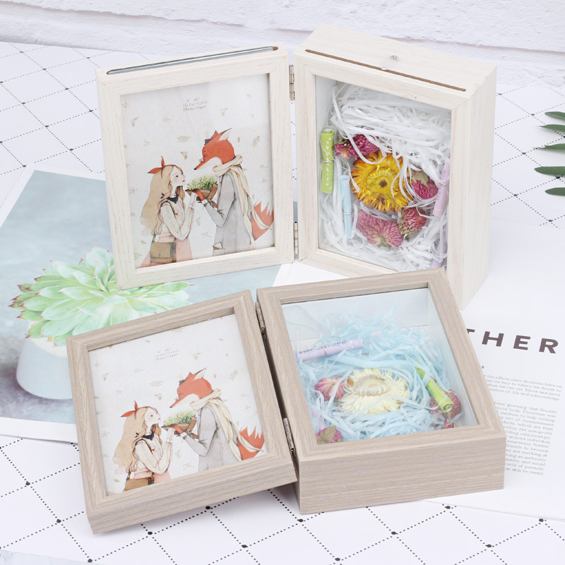 Bi-fold photo frame