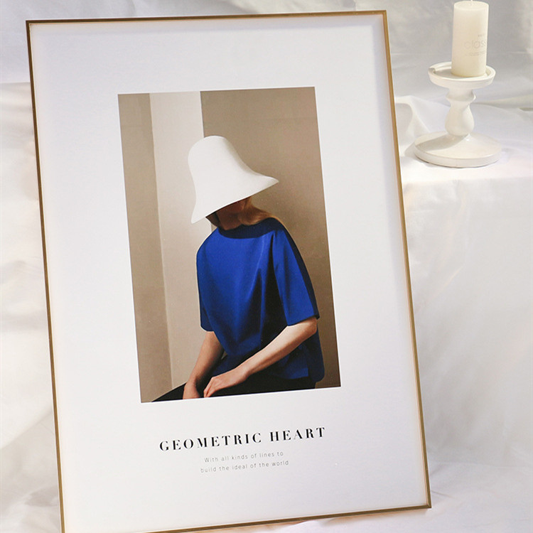 Three-dimensional poster frame